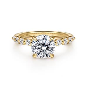 Are Yellow Gold Engagement Rings Making a Glamorous Comeback?