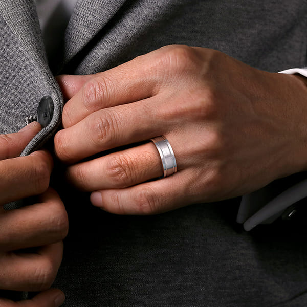 Do Men Wear Engagement Rings? See Latest Trends!