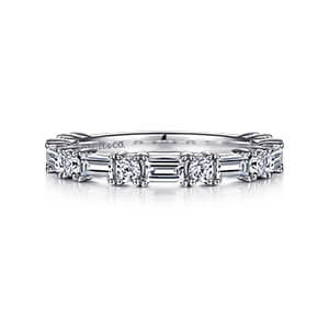 How to Choose a Wedding Ring For Her: Complete Guide