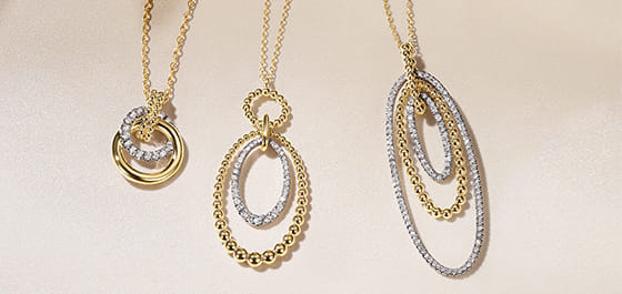 How to Pack Necklaces for Travel: Tangle-Free Tips
